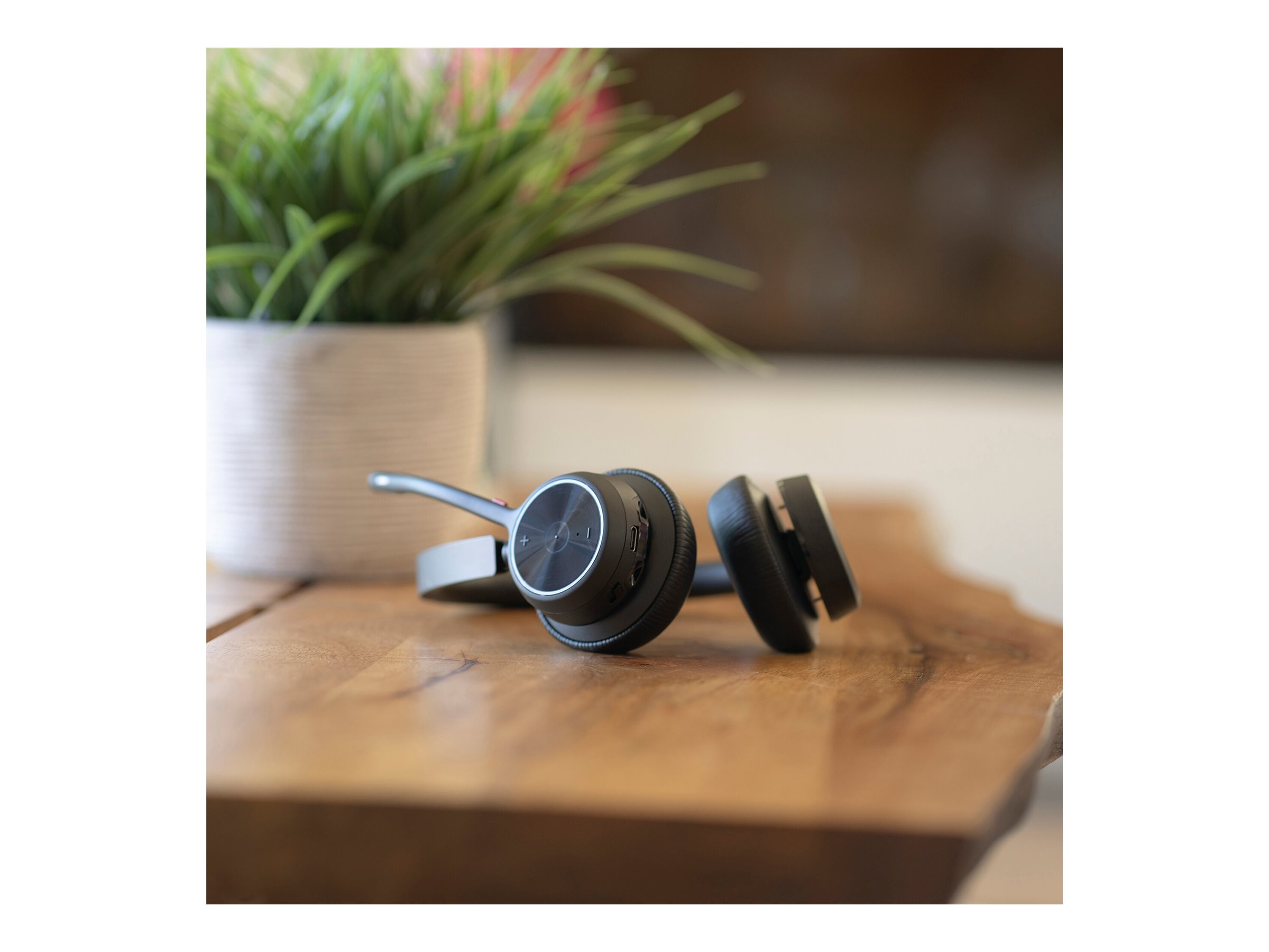 Poly Voyager 4320-M - Headset | Overview, Specs, Details | SHI