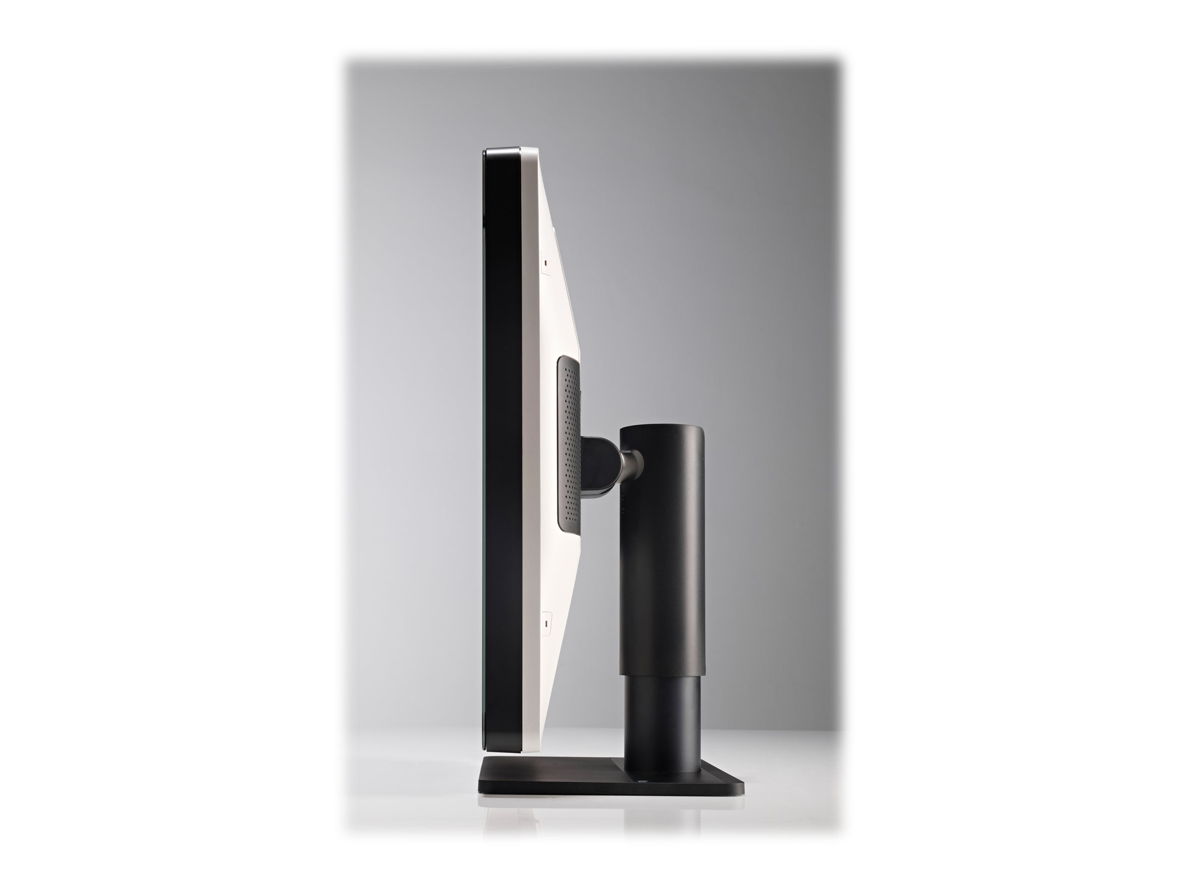 Barco Nio Color 2MP - LED monitor | Overview, Specs, Details | SHI