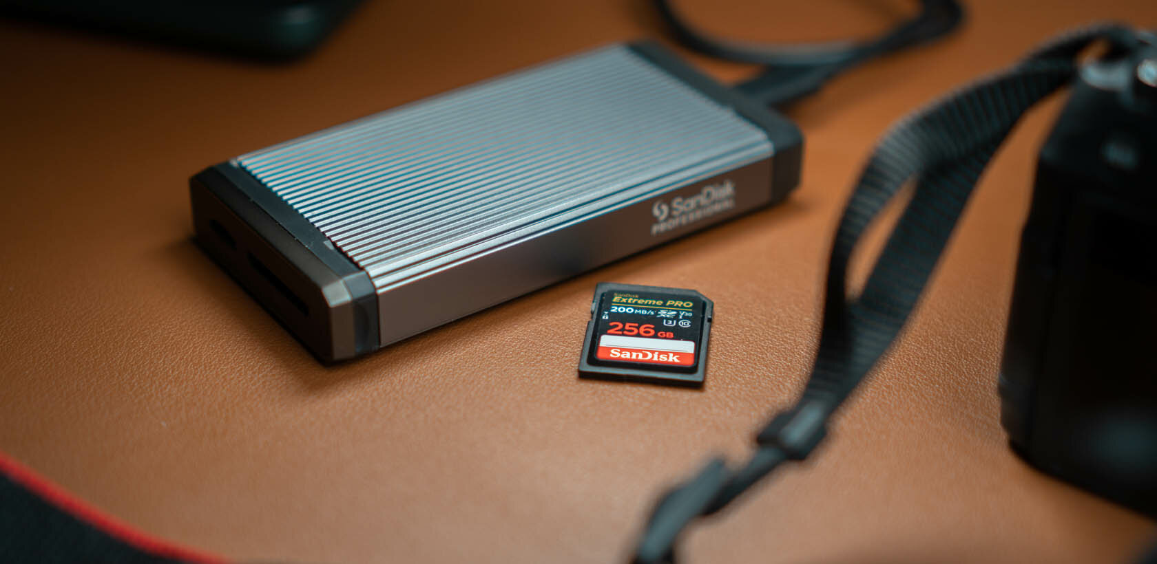 SanDisk Professional PRO-READER - Card reader - USB-C 3.2 Gen 1