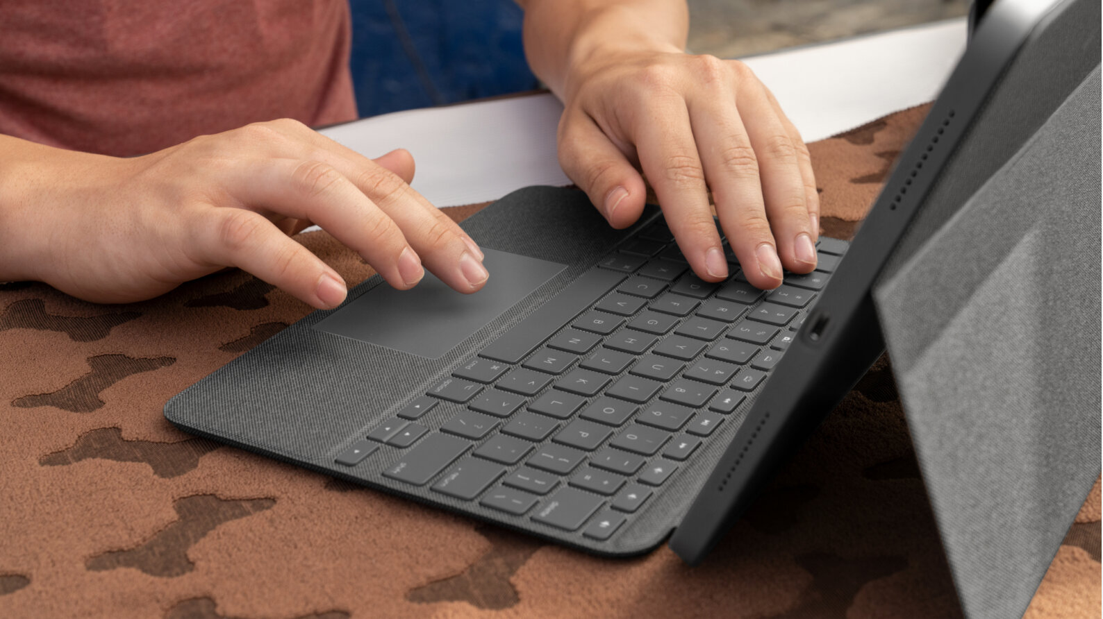 Logitech Combo Touch - keyboard and folio case - with trackpad - QWERTY ...