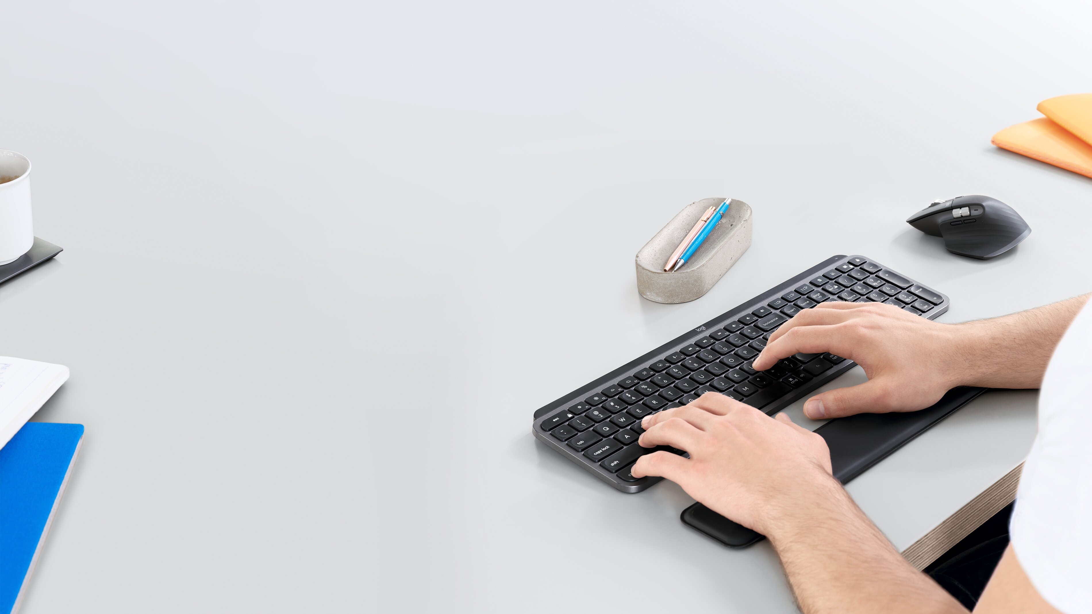 Logitech MX Keys Combo for Business - keyboard and mouse set - QWERTY - Italian - graphite