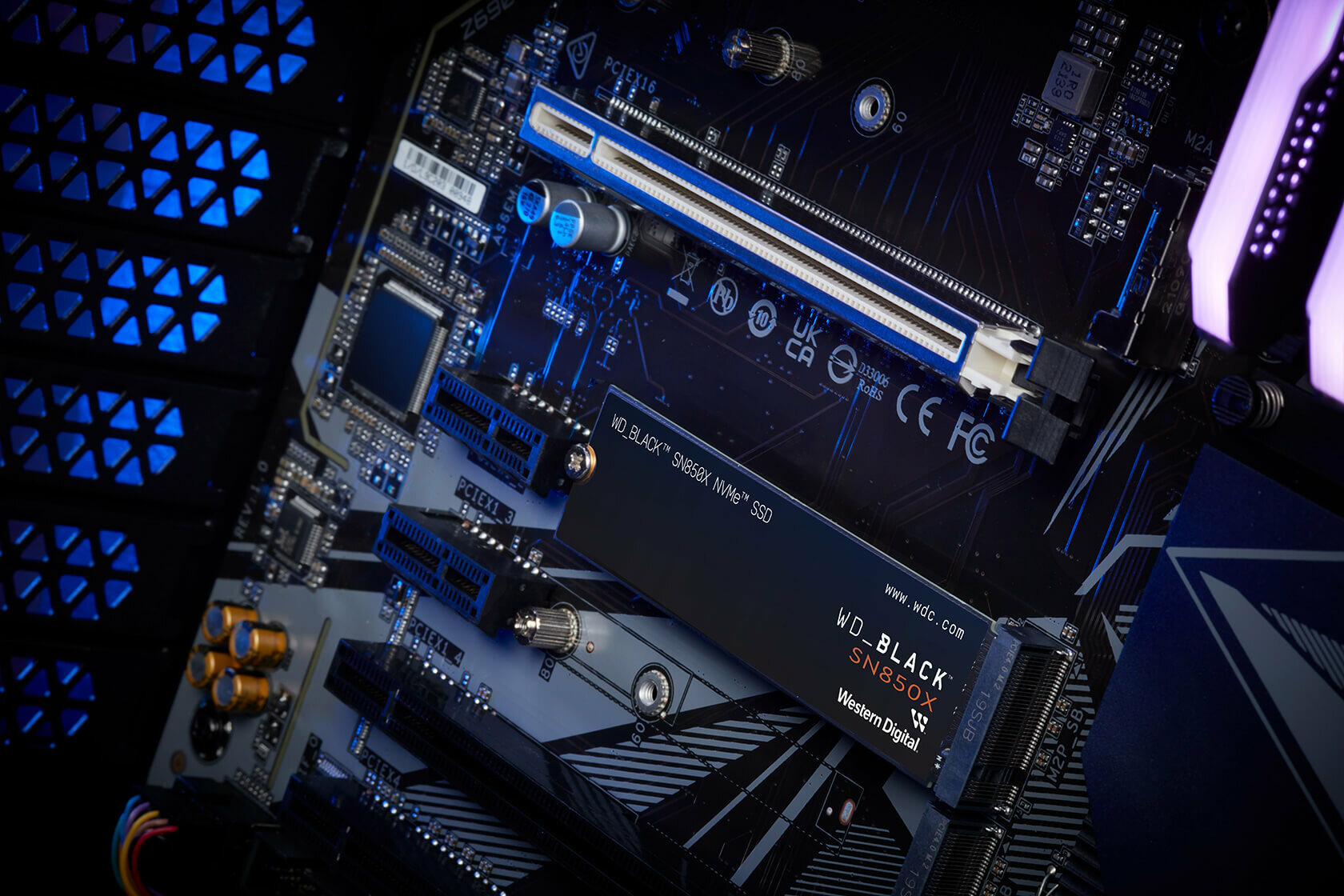 SanDisk WD_BLACK SN850X WDS400T2X0E - SSD - 4 TB - PCIe 4.0 x4 (NVMe)