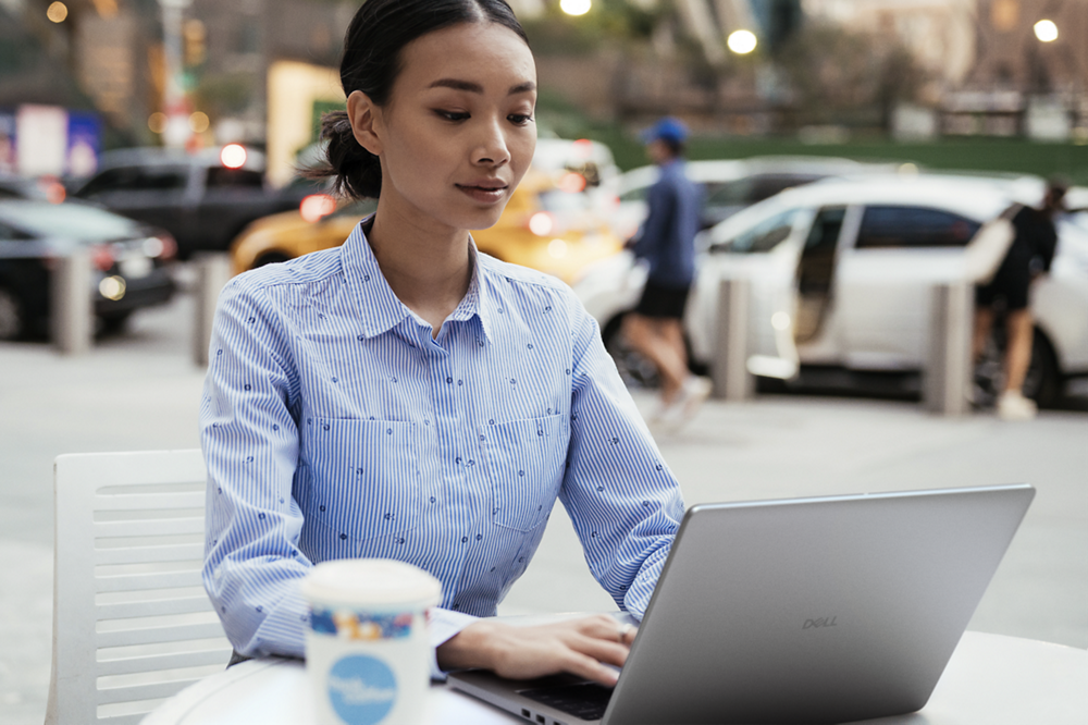 Dell Pro 14 PC14255 - 14" - AMD Ryzen 5 220 - 16 GB RAM - 256 GB SSD