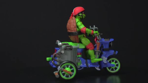 TMNT: Mutant Mayhem Raphael Battle Cycle with Exclusive Figure & April ...