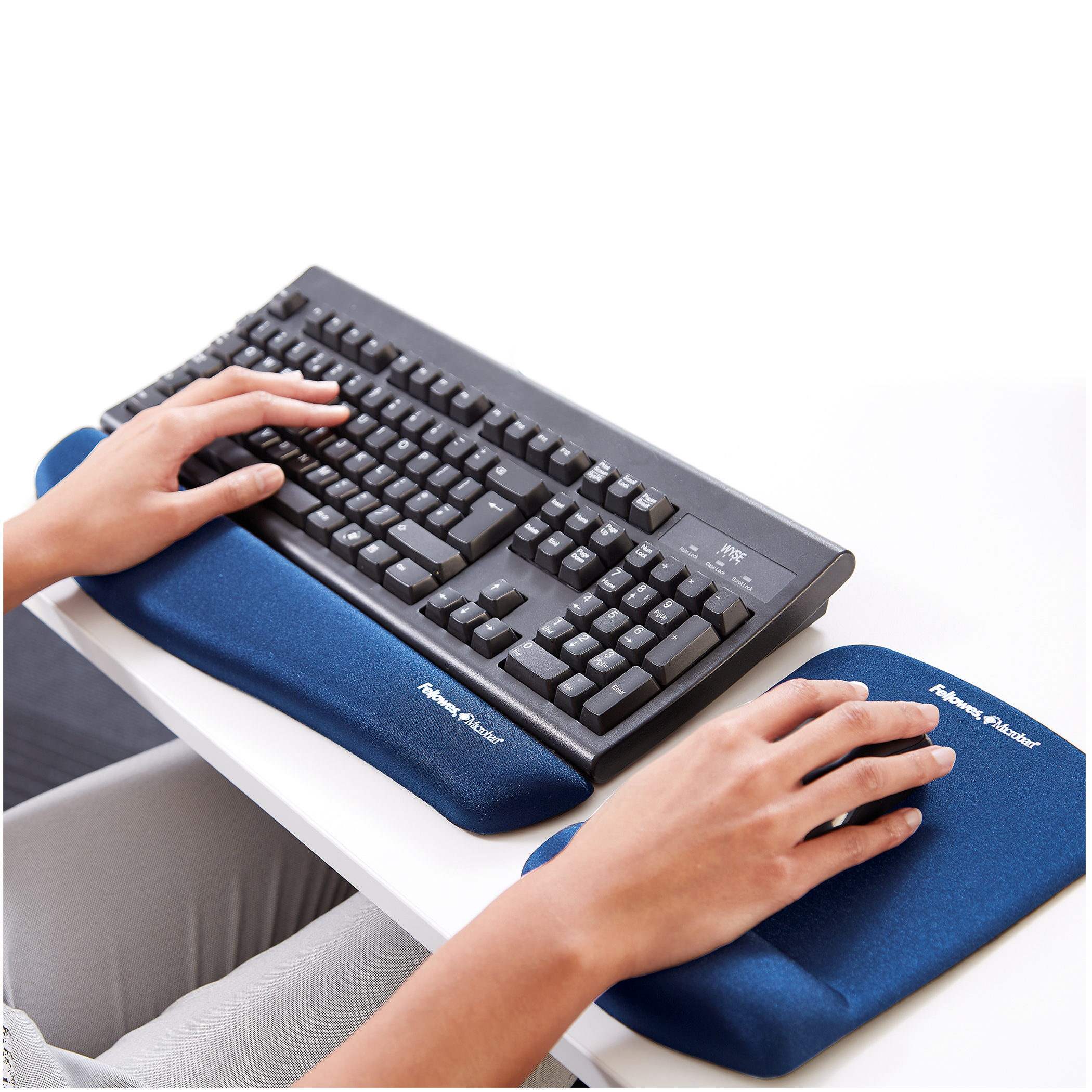 Fellowes PlushTouch Wrist Rest with FoamFusion Technology - wrist rest